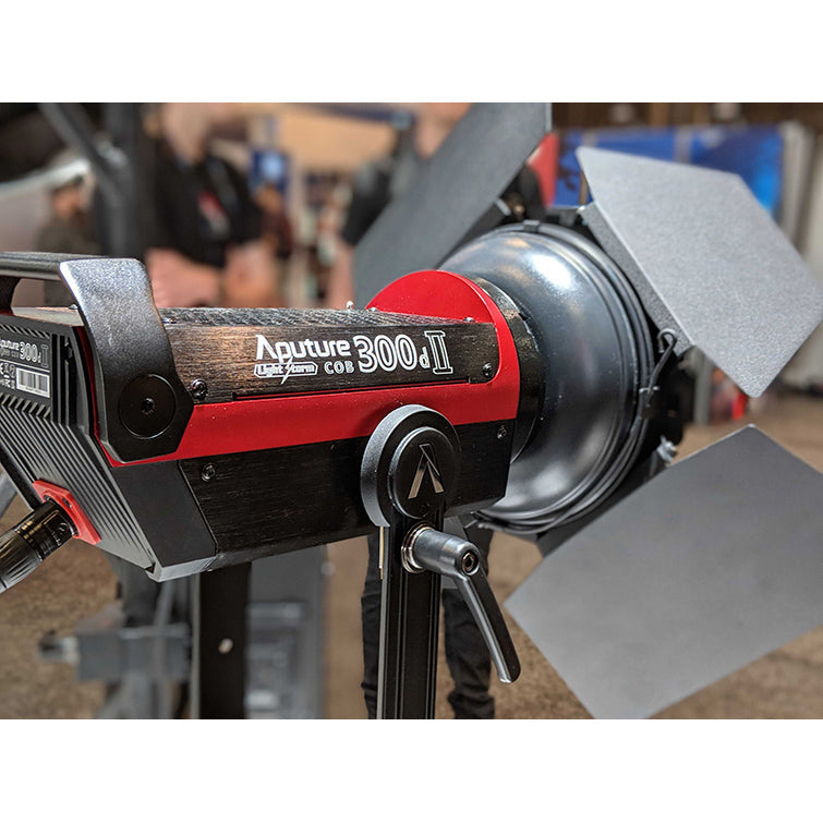 Aputure LS C300D Mark II (V-Mount) Light Storm COB 300d II LED Lighting ...